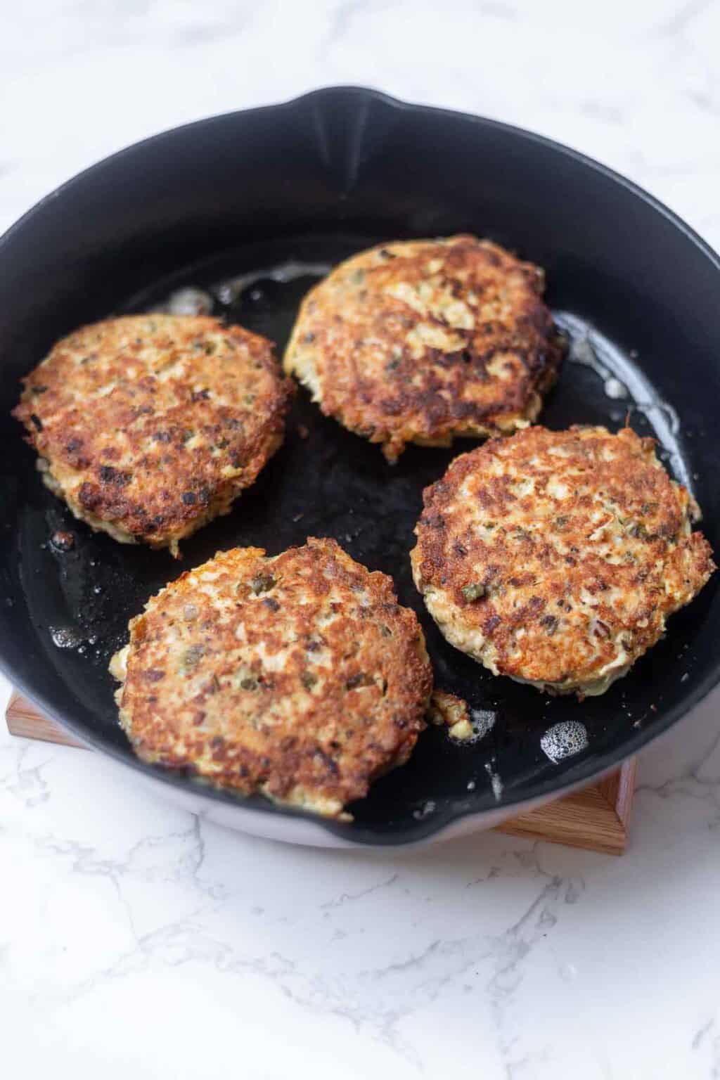 Salmon Patties With Dill Sauce 5519